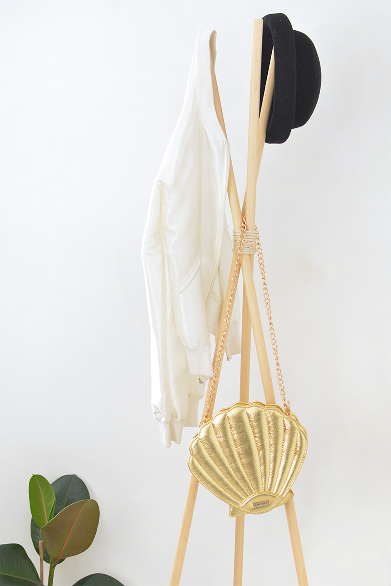 27 Simple Tutorials to Build a DIY Hat Rack | Mefics